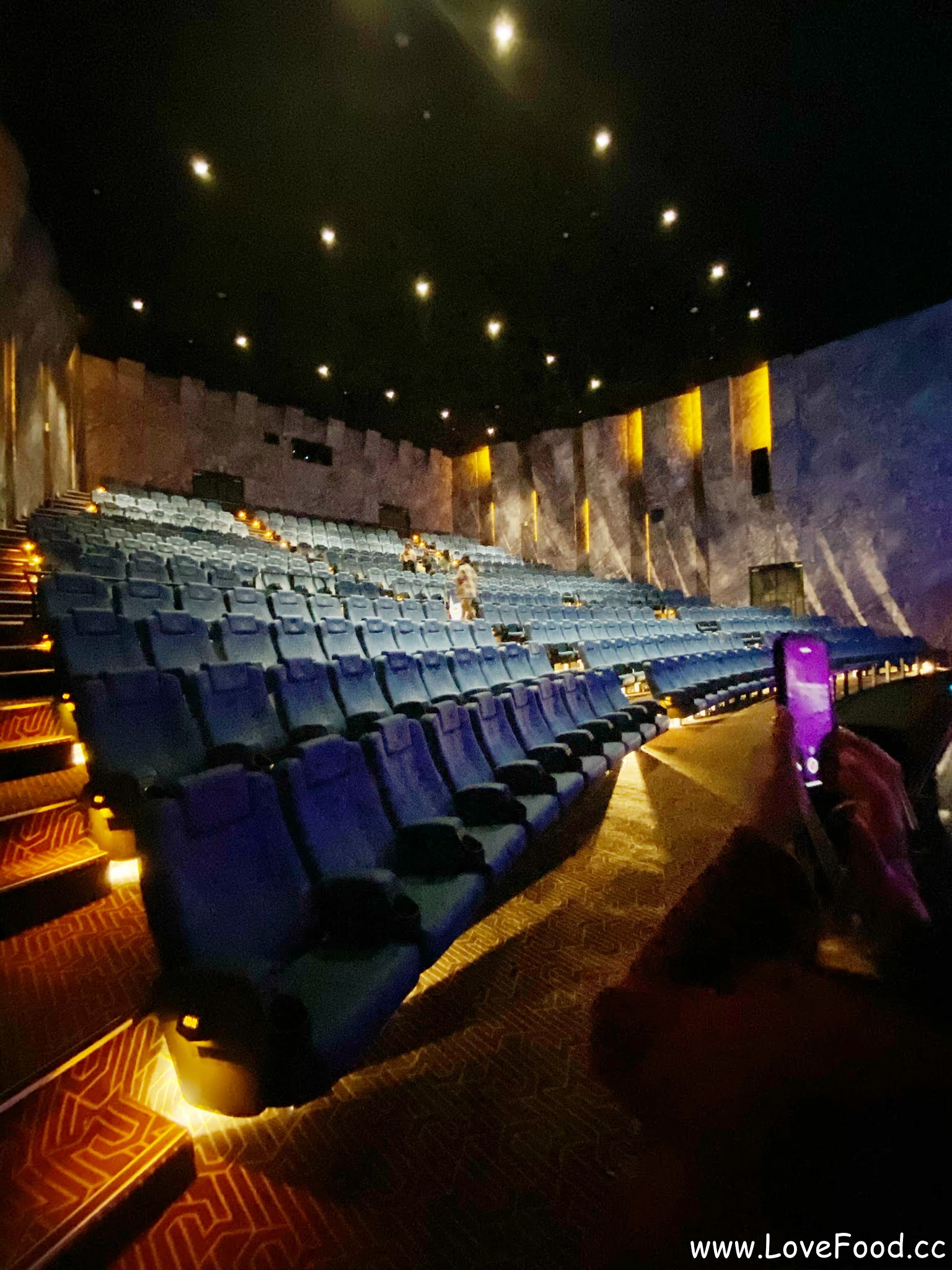 台北信義-MUVIE CINEMAS 威秀影城遠百信義A13-天然石木堆砌打造雅緻頂級影城