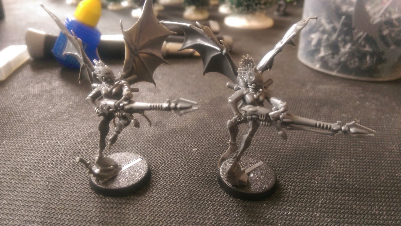 From The Fang: Dark Eldar Scourges - Simple Haywire Blaster Conversion