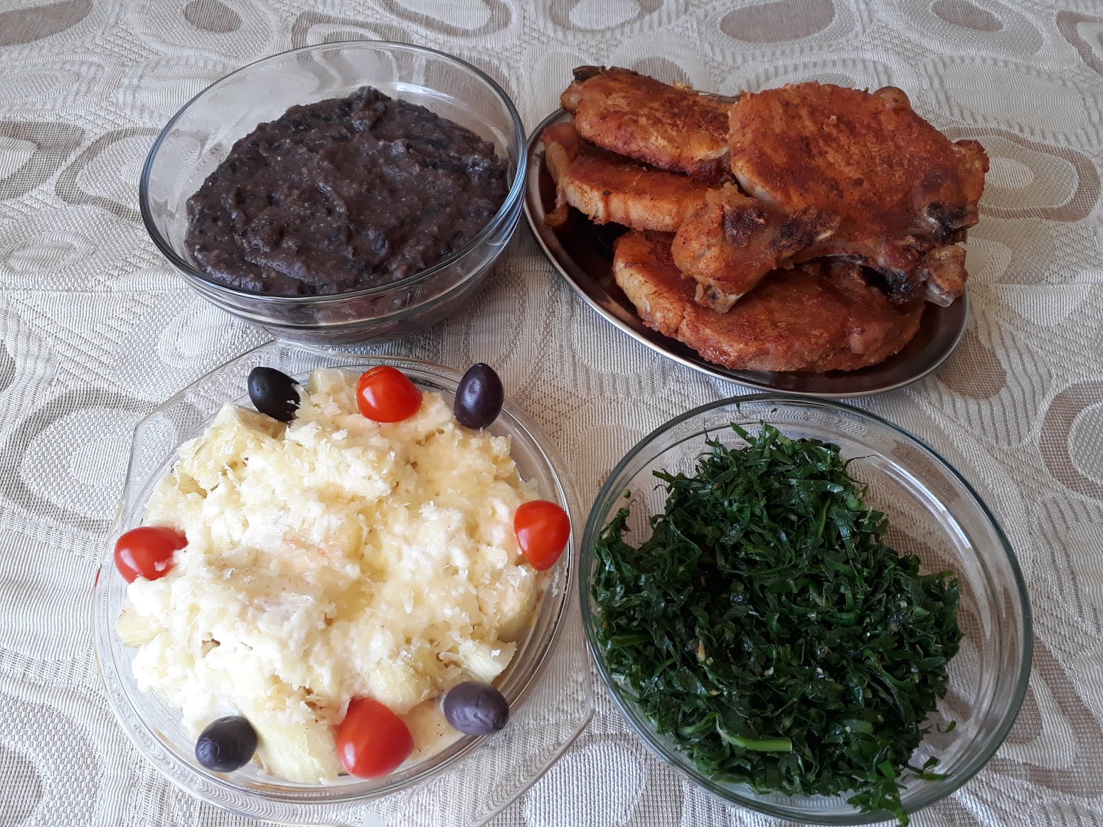 Piteisdadinha: AIPIM gratinado c/requeijão, carré assado, tutu e couve ...