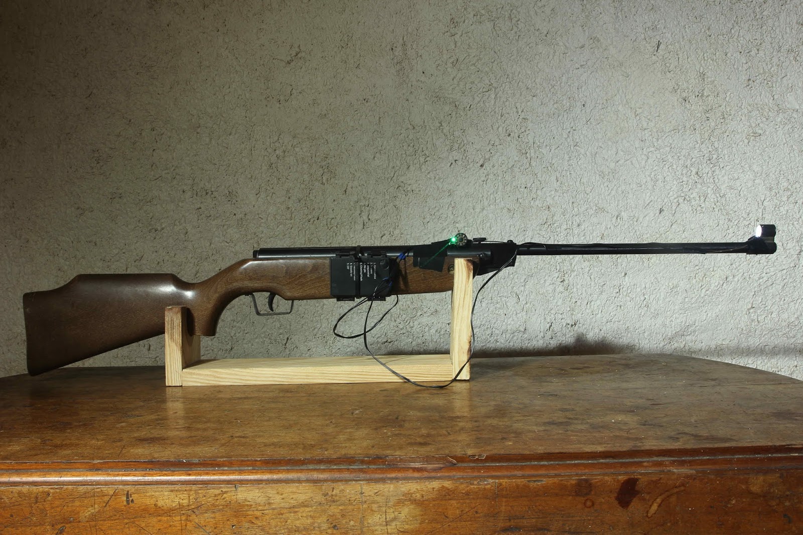 DIY Low light sights for a rifle made from scrap LEDs