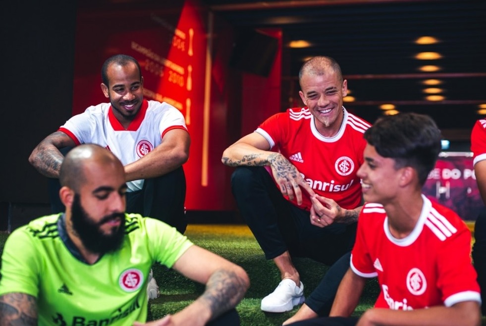 Internacional apresenta os uniformes para a temporada 2020 ~ O Curioso ...