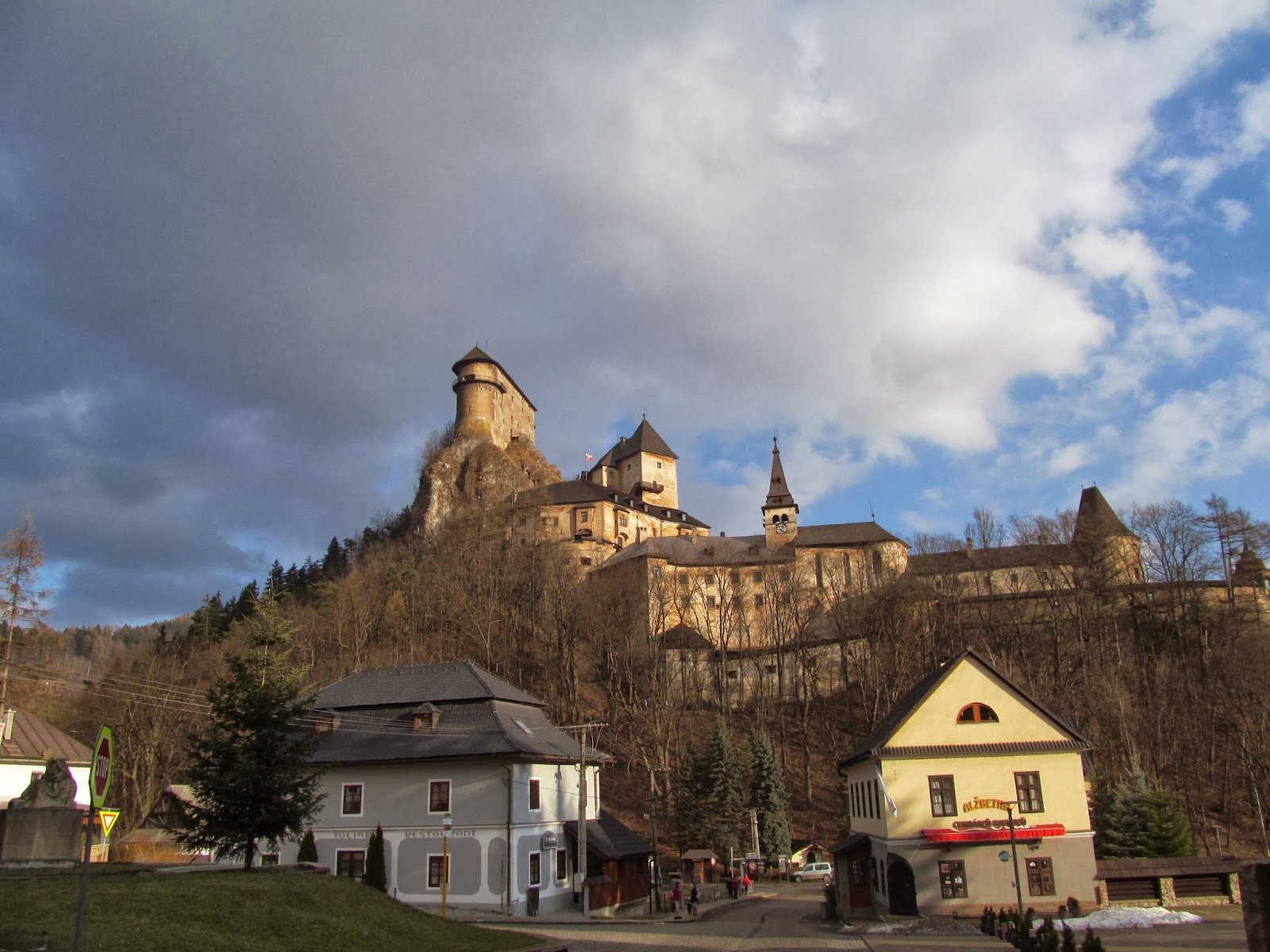 Robin's Great Adventure: Oravský hrad (Orava Castle) above the Orava ...