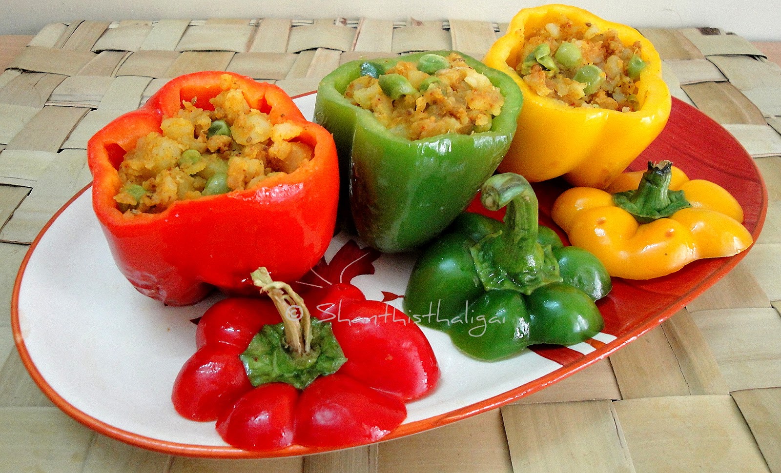 Shanthi Krishnakumar's cook book: TRI-COLOUR STUFFED BELL PEPPERS ...
