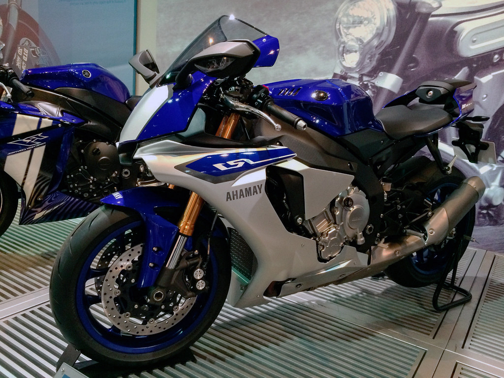 Yamaha YZF-R1M looks like a land rocket! - GoldenDream4x4