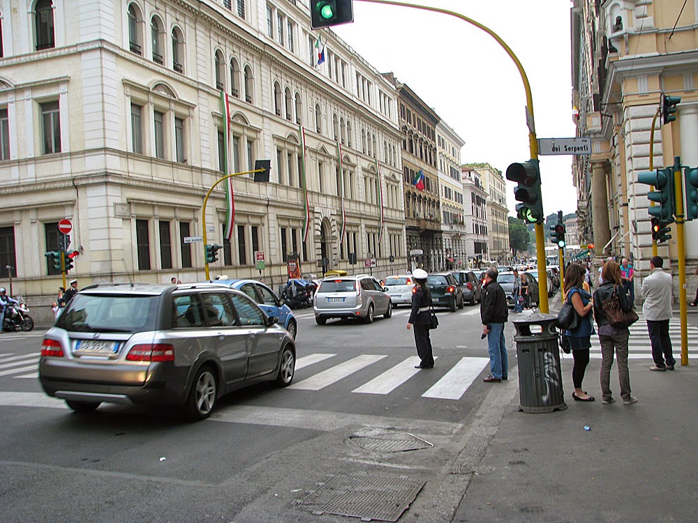 The Bell Curve of Life: Rome: Via Cavour