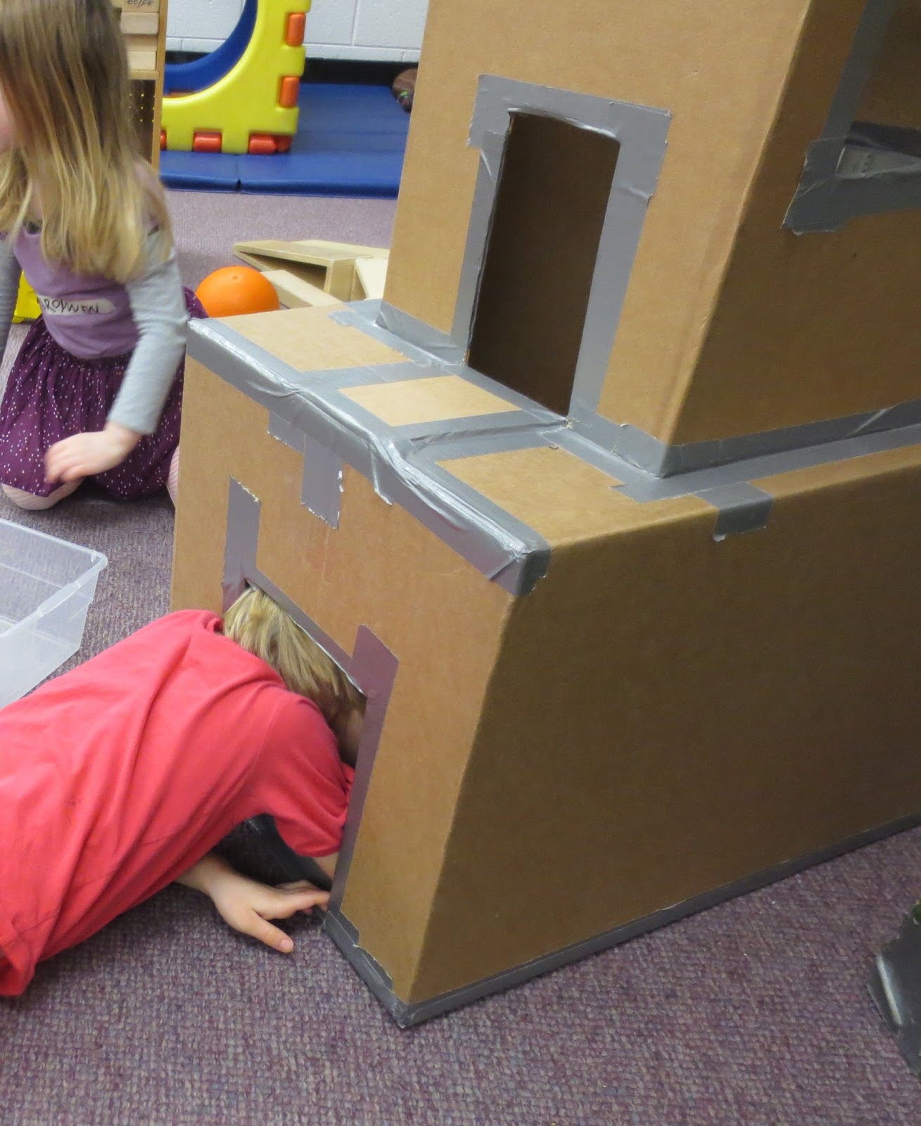 SAND AND WATER TABLES: Box tower potentialities