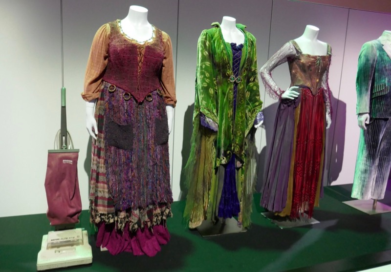 Hollywood Movie Costumes and Props: Screen-worn Hocus Pocus film ...
