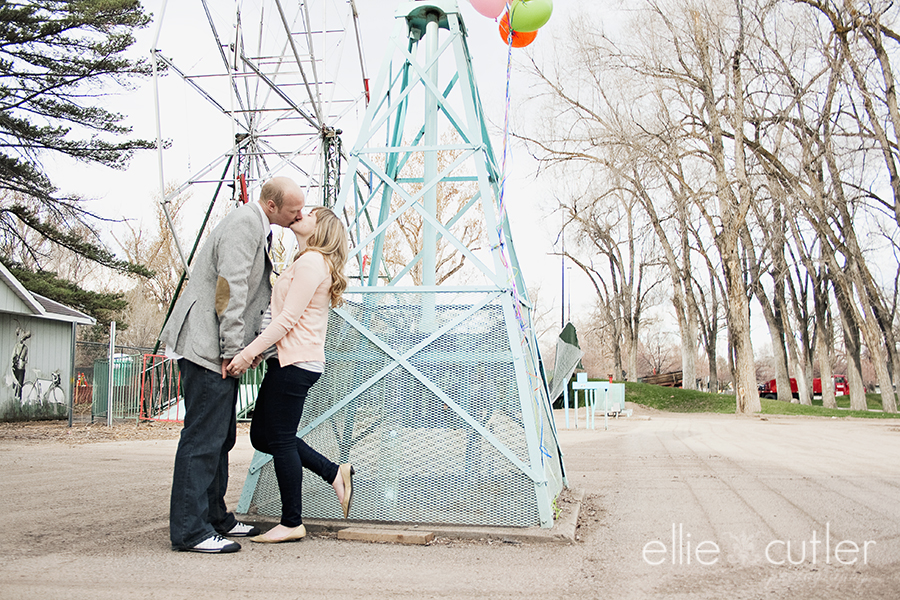 Über Chic for Cheap: Meet Ellie Cutler {Maternity Shoot}