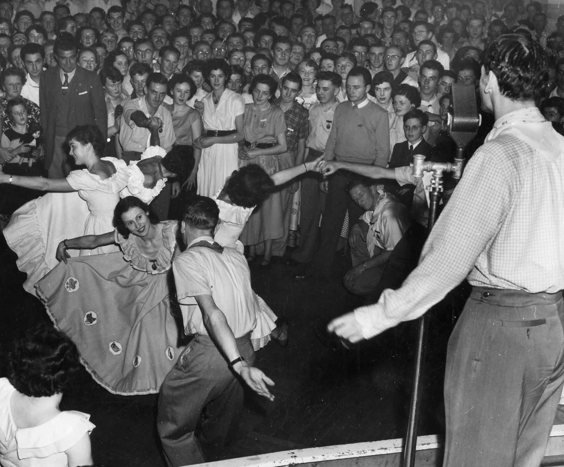 ART and ARCHITECTURE, mainly: Square dancing, from the USA to Australia