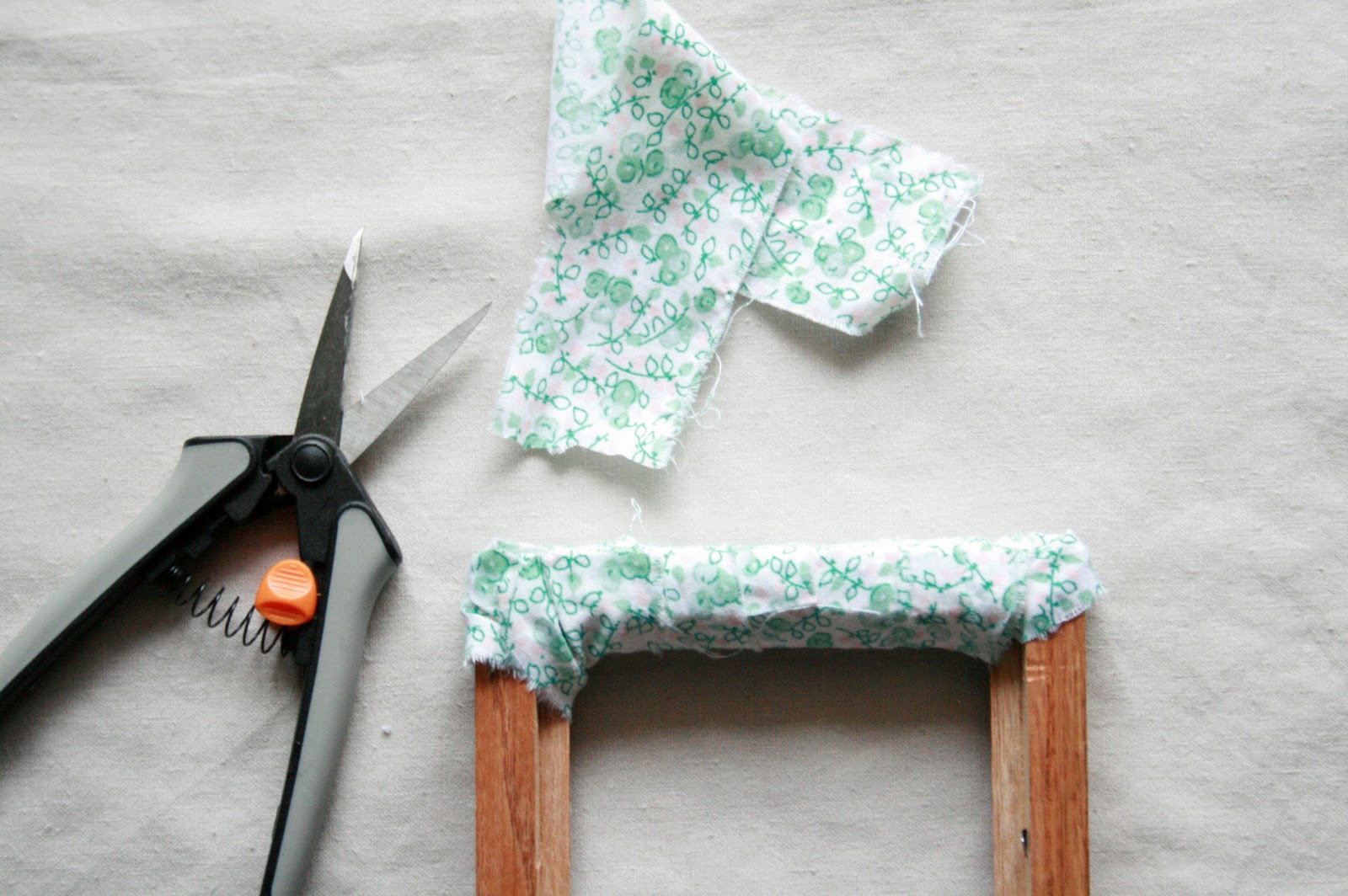 The Creative Place: DIY :: Fabric Scrap Wrapped Frame