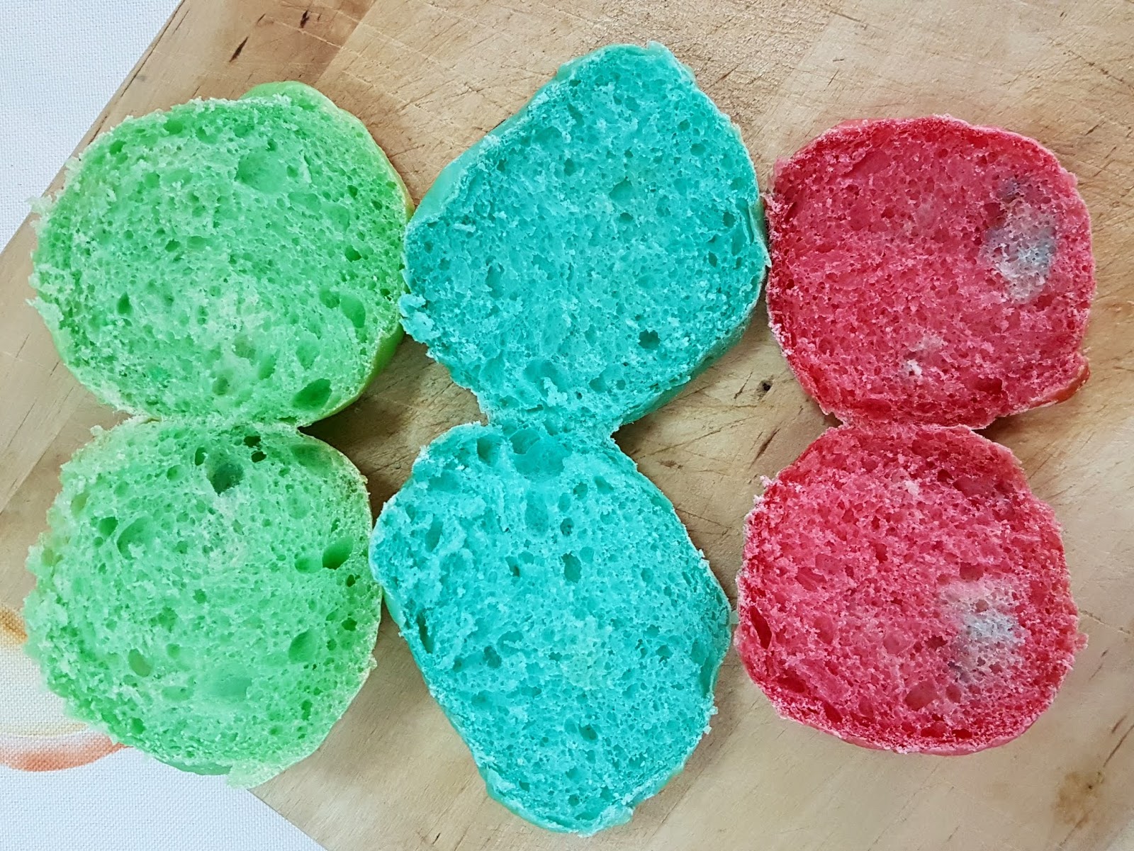 Maryam's Culinary Wonders: 1421. Colored Burger Buns