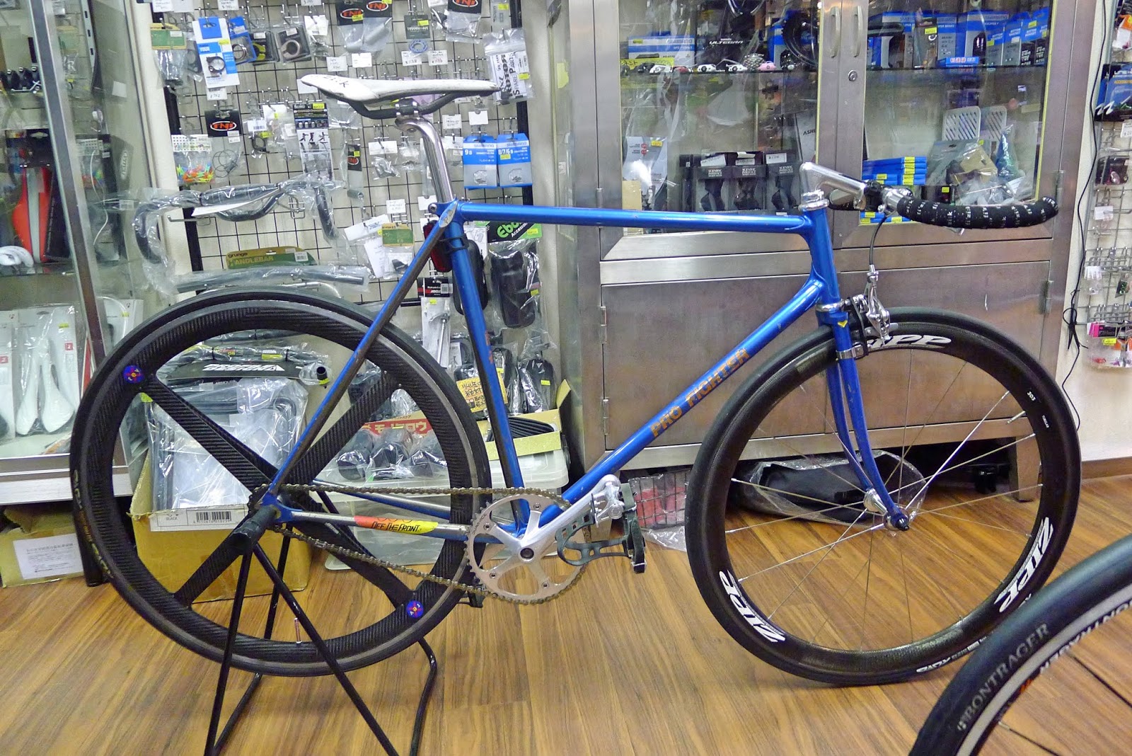 Kinki Cycle: Staff Trackbike at Osugi Sorin