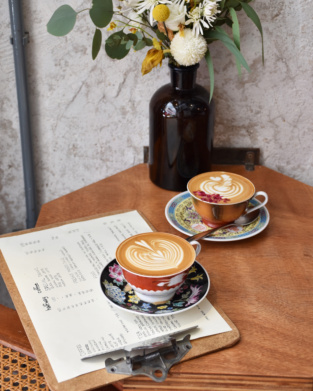 [香港咖啡店] 上環Cafe | 半路咖啡Halfway Coffee：滿載老香港情懷 摩羅街特色咖啡小店 | 《早晨DAILY》