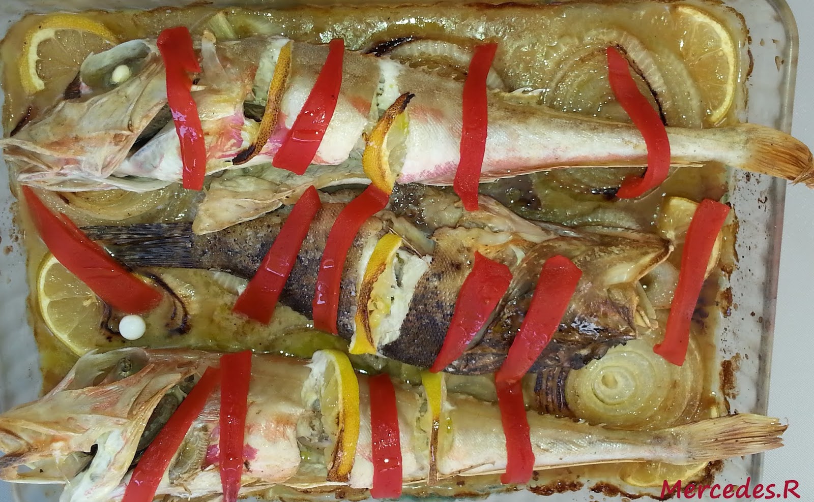 OUS AMB CARAGOLS: MORRALLA O PESCADO DE ROCA AL HORNO