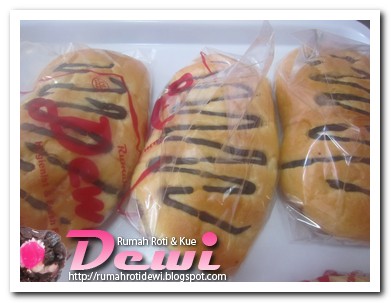 Roti manis (Rumah Roti Dewi) ~ Rumah Roti Dewi