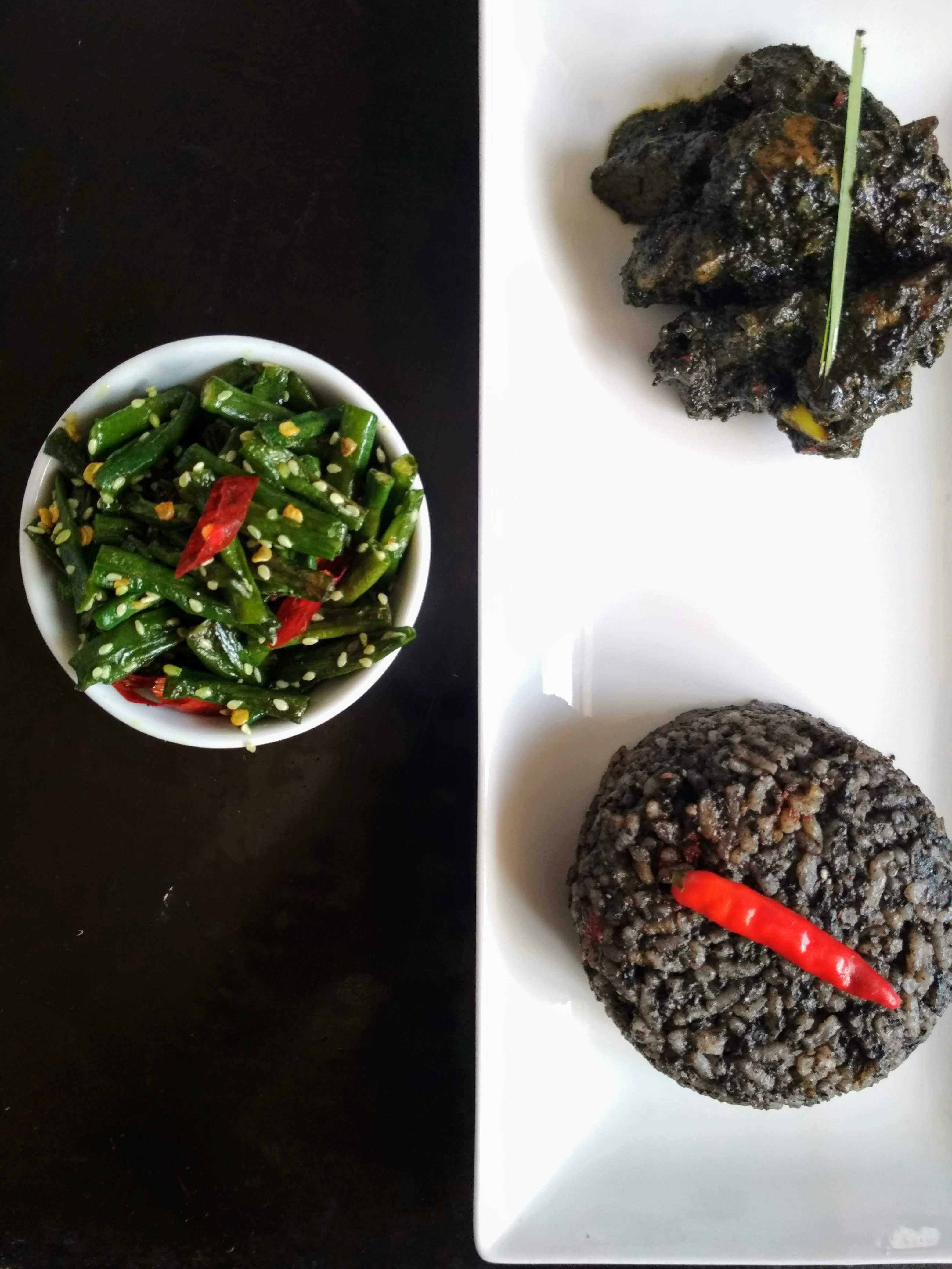 Black Sesame Seed Chicken (Til Diya Murgi Mangxo)