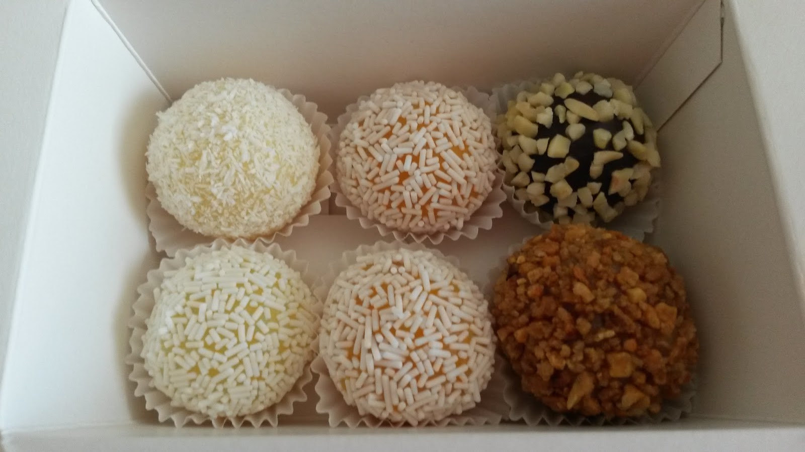 M&H Formas Doces Brigadeiros: Mini brigadeiros