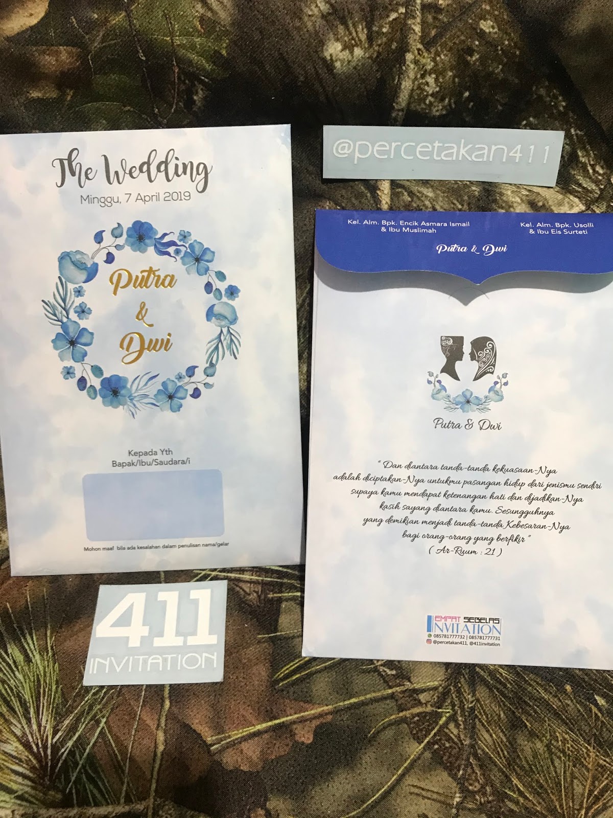 Undangan Pernikahan: Undangan Tema Bunga Biru