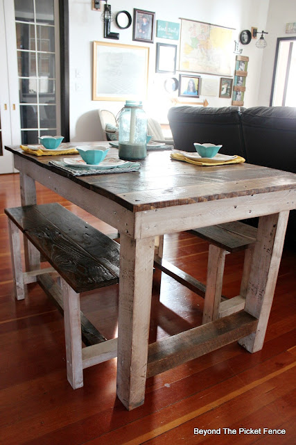 Beyond The Picket Fence: Pallet Farmhouse Table