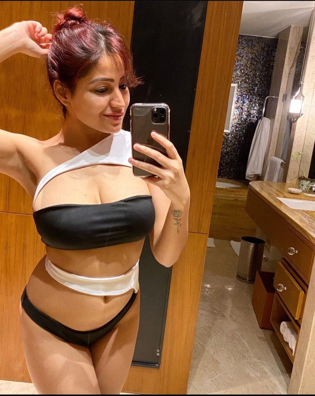 Simran Kaur, one of the most sexy model on Instagram