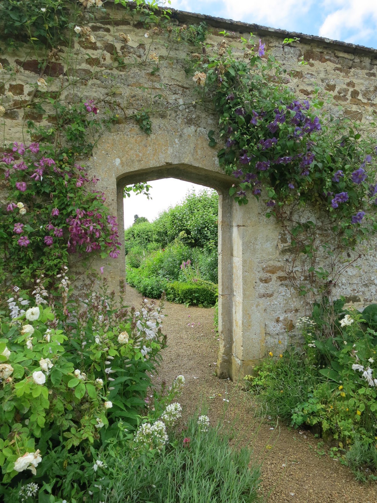 ARIZONA TRAVELER: ROUSHAM HOUSE & GARDEN