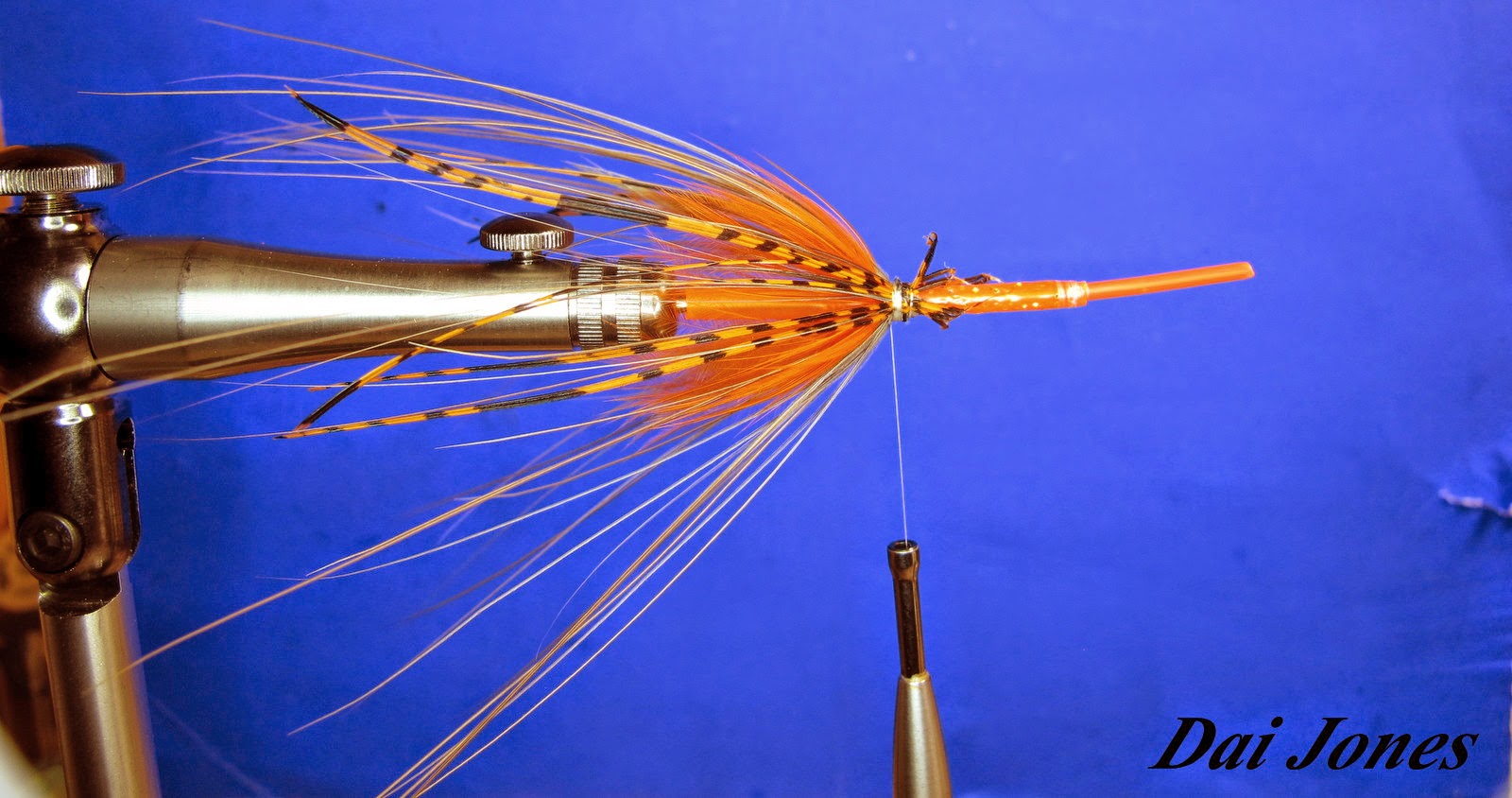 Flies step by step: Prawn tube, step by step.