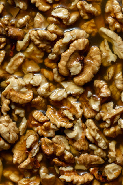 What are the health benefits of soaked walnut