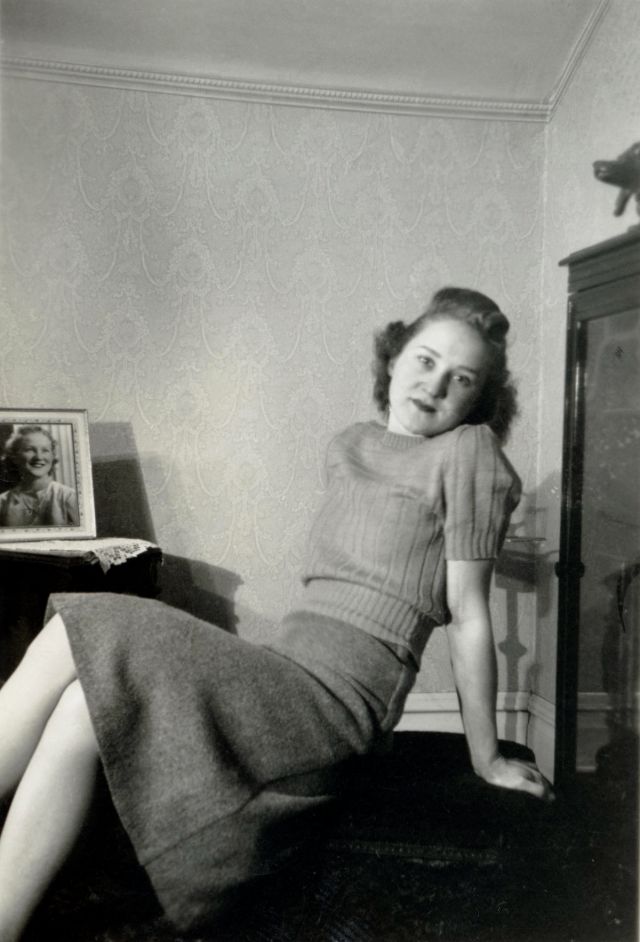 40 Vintage Photos Captured People at Home in the 1940s ~ Vintage Everyday