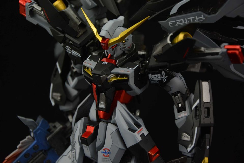 Custom Build: DM 1/100 Destiny Gundam Black Version