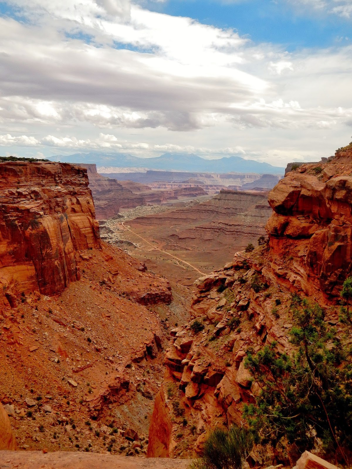 The Southwest Through Wide Brown Eyes: The Shafer Trail - Canyonlands ...