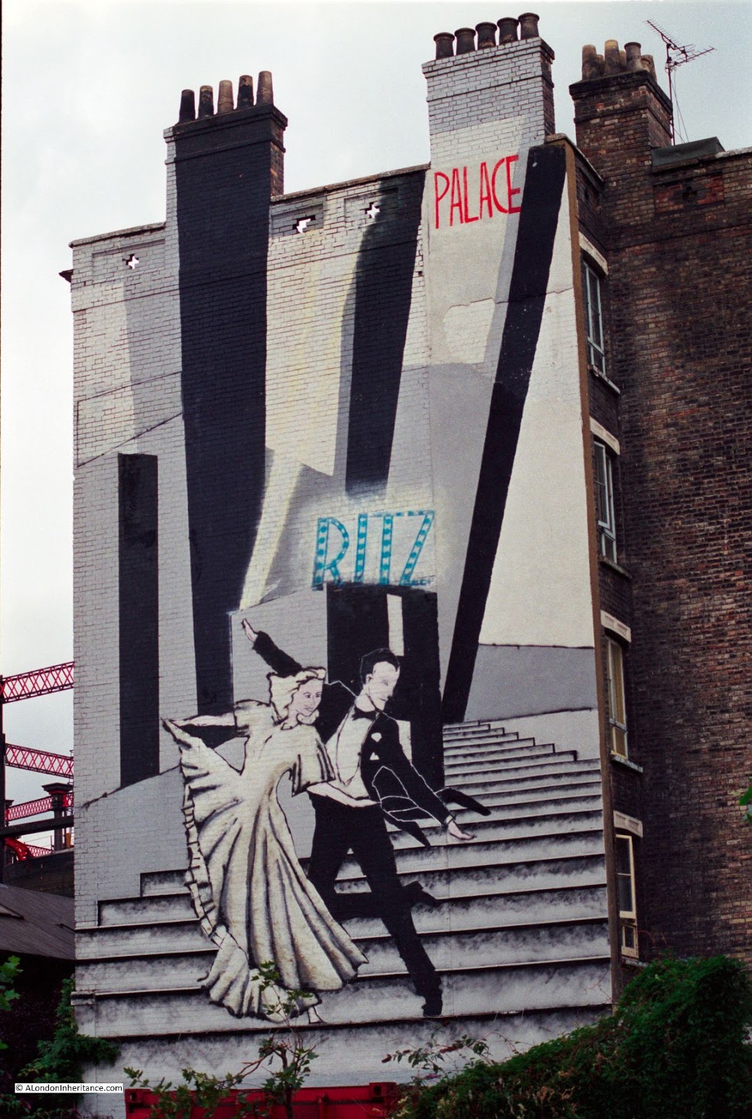 15 Interesting Photographs That Capture Murals and Street Art of London ...