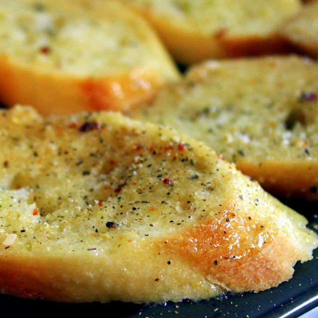 52 Ways to Cook: Garlic Bread (Herb Toast) for a Crowd - FAST EASY ...