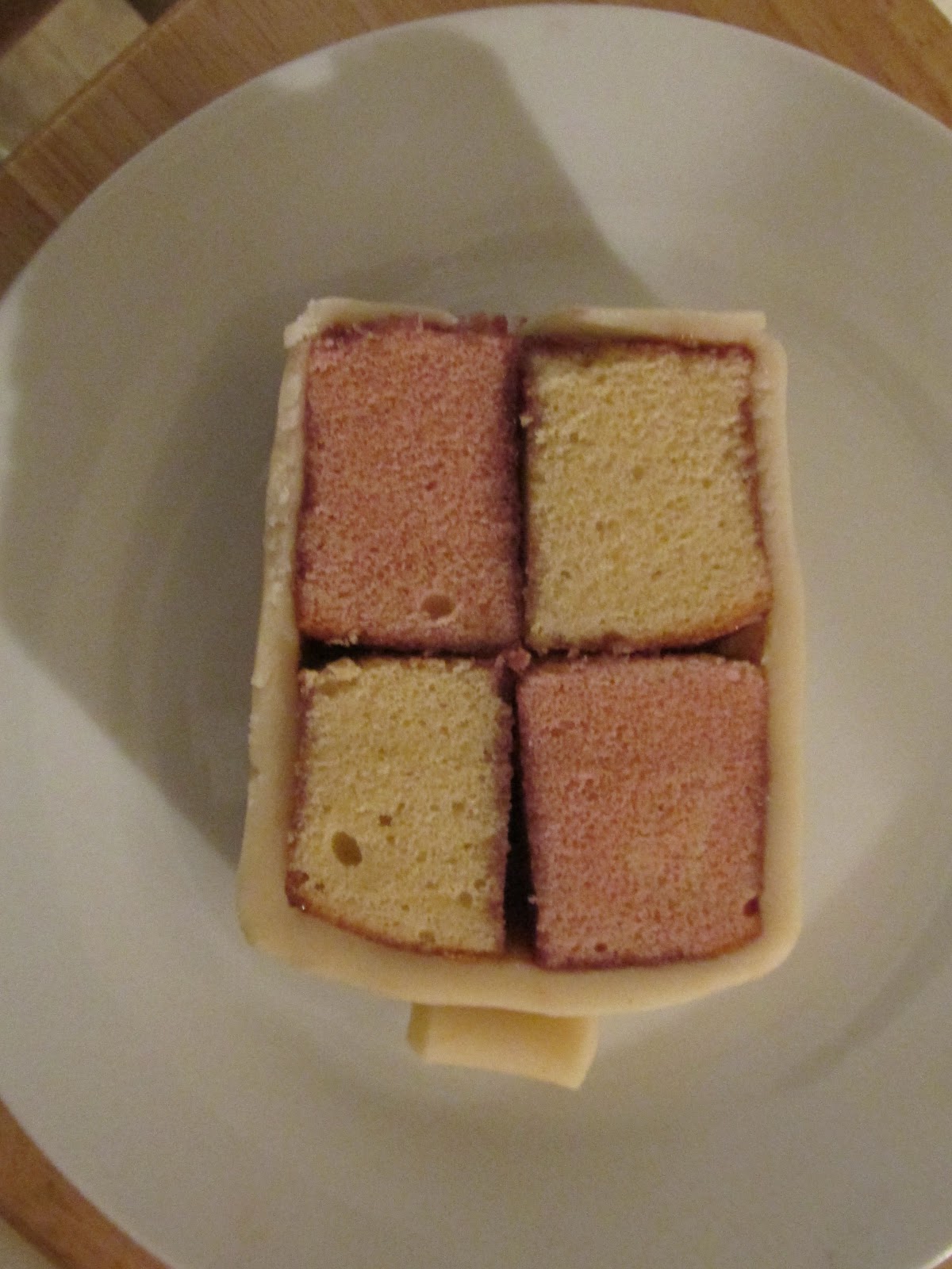 Mystery Lovers' Kitchen: Battenberg Cake