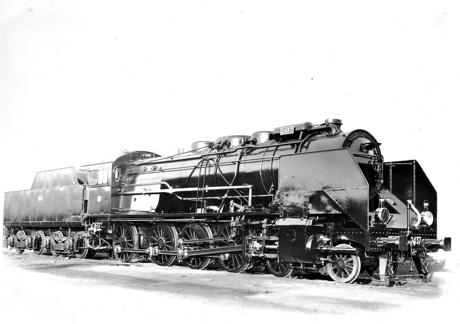 Trenes y tiempos: Historias del vapor (CXL): "Renfes" para todo (RENFE ...