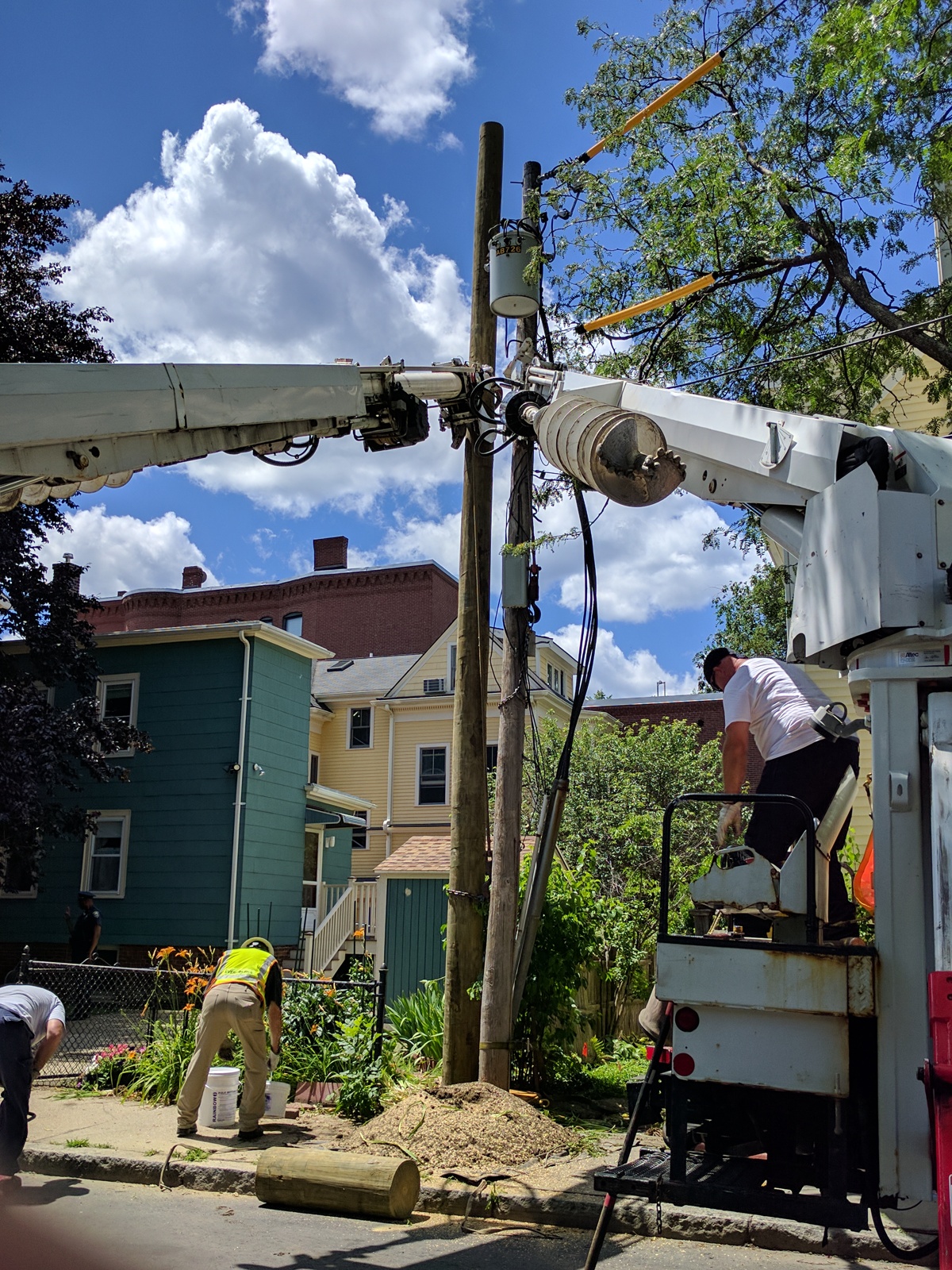 SpeedSkaterBoston Blog: Utility Pole Replacement in Cambridge (Riverside)
