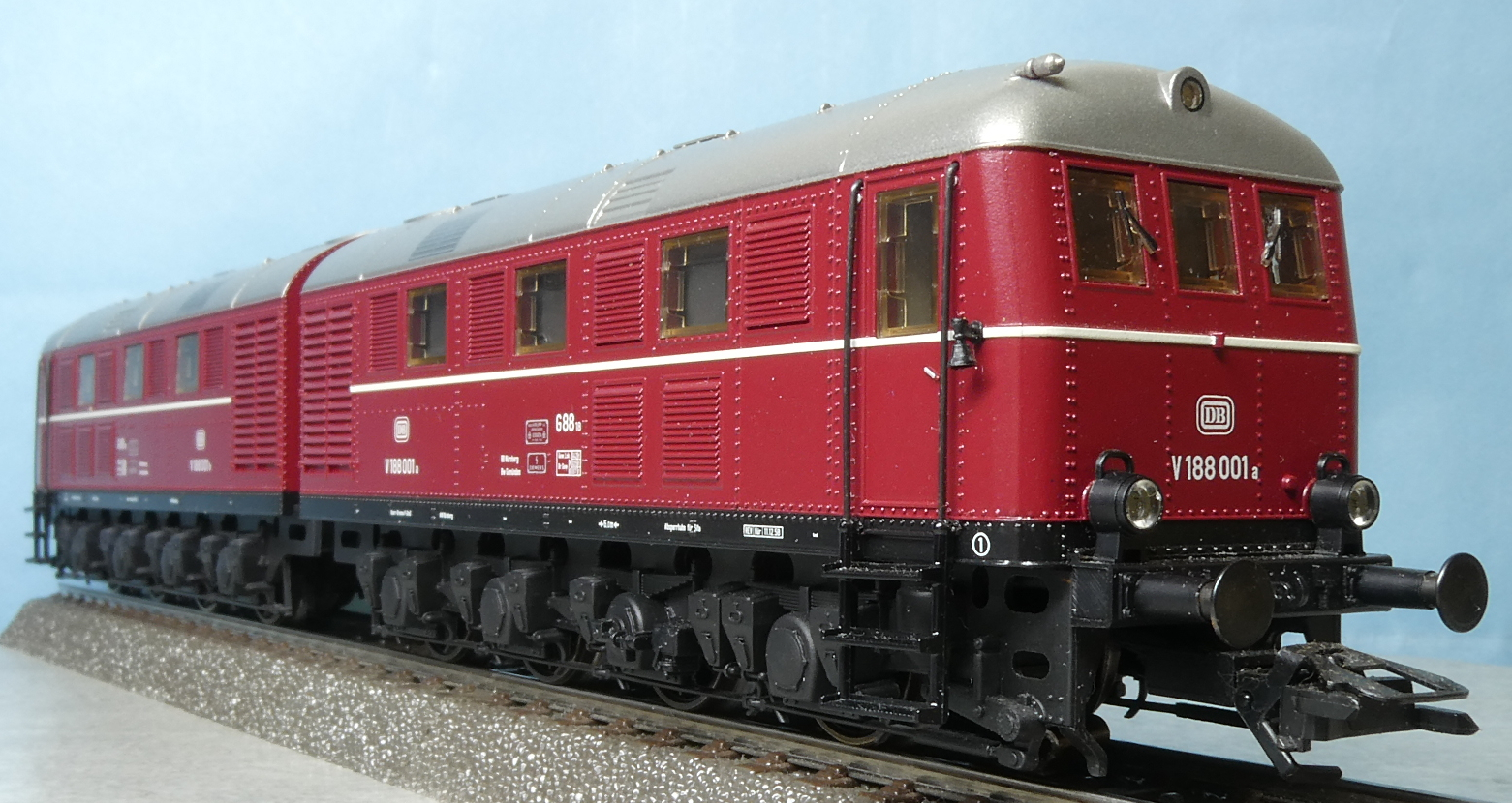 ドイツ連邦鉄道 DB BR V 188 電気式貨物用ディーゼル機関車 001a/b号機 (Märklin 37283)