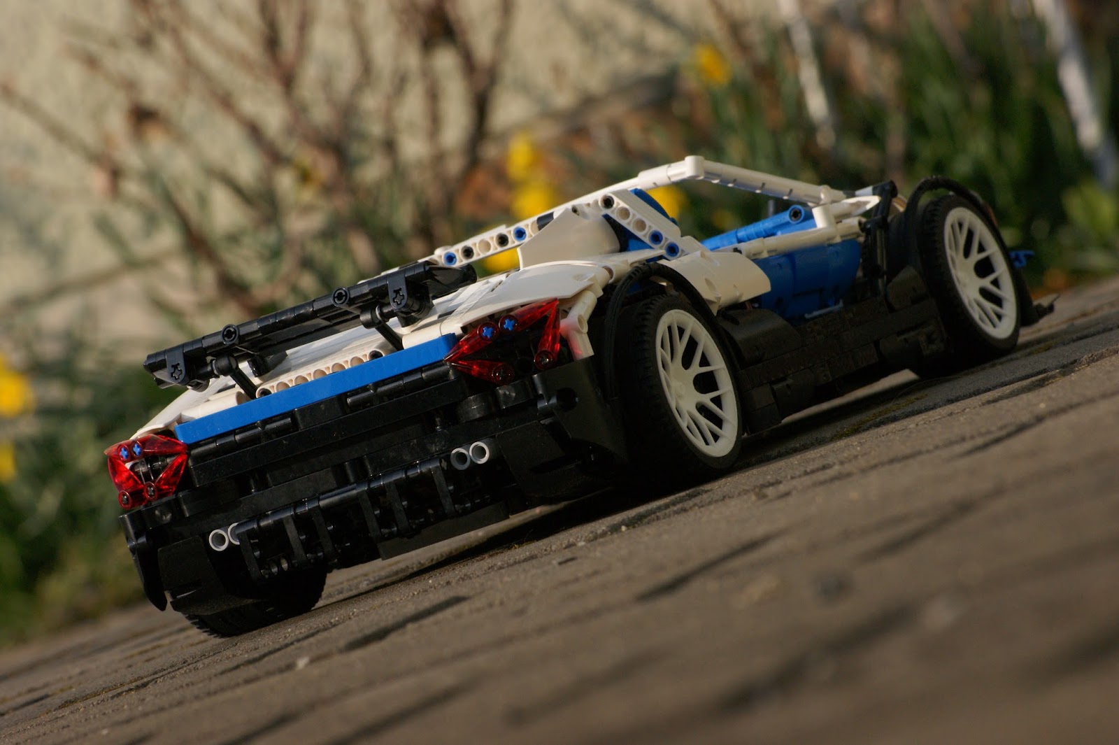 Lego Technic Hub: Lipko Simple Super Car (Gallery)