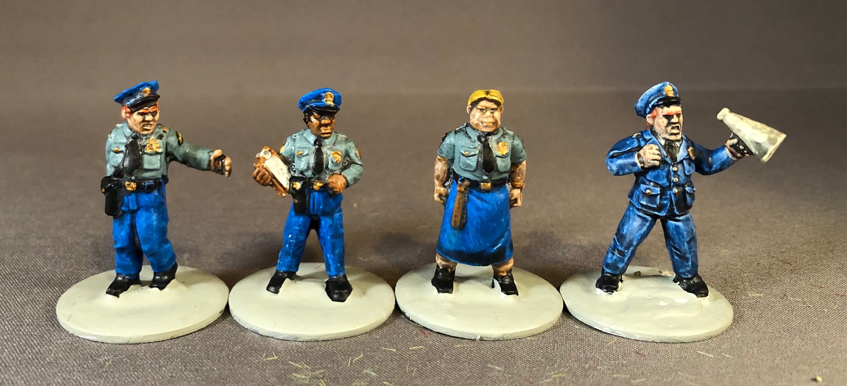 Bob's Miniature Wargaming Blog: 28mm Cops and Cobra