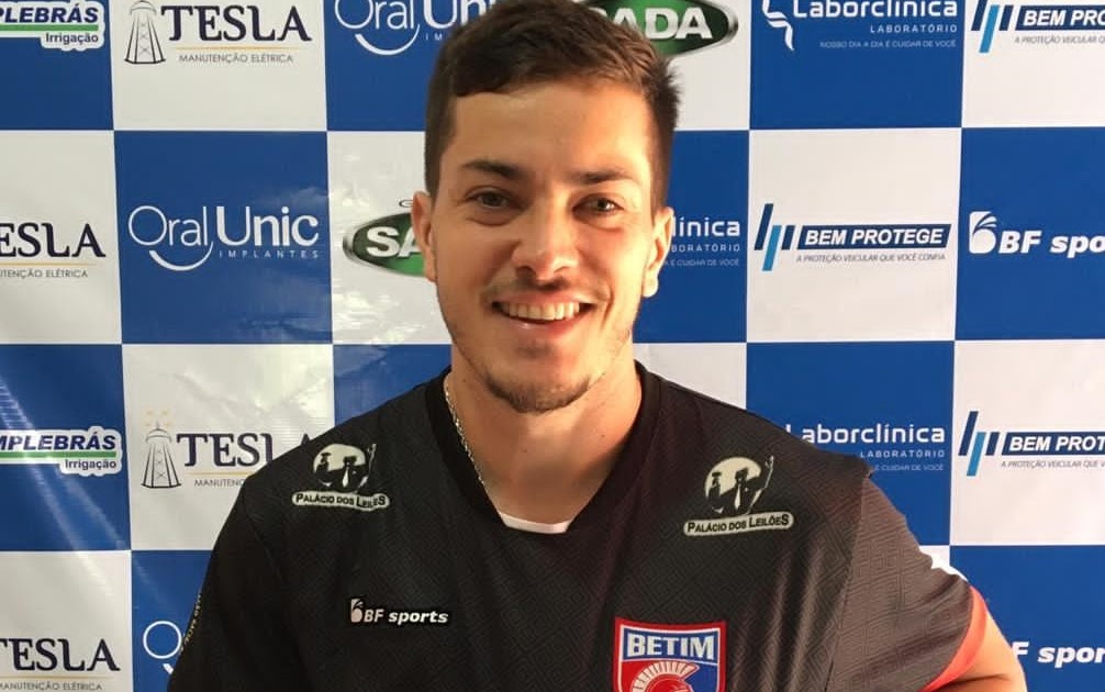 Meia Stefano Moretti estreia pelo Betim no Módulo II do Campeonato ...