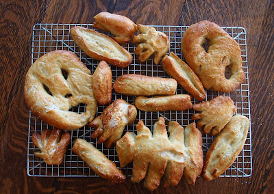 Eve's Little Earthlings: Happy Halloween Skeleton Bread