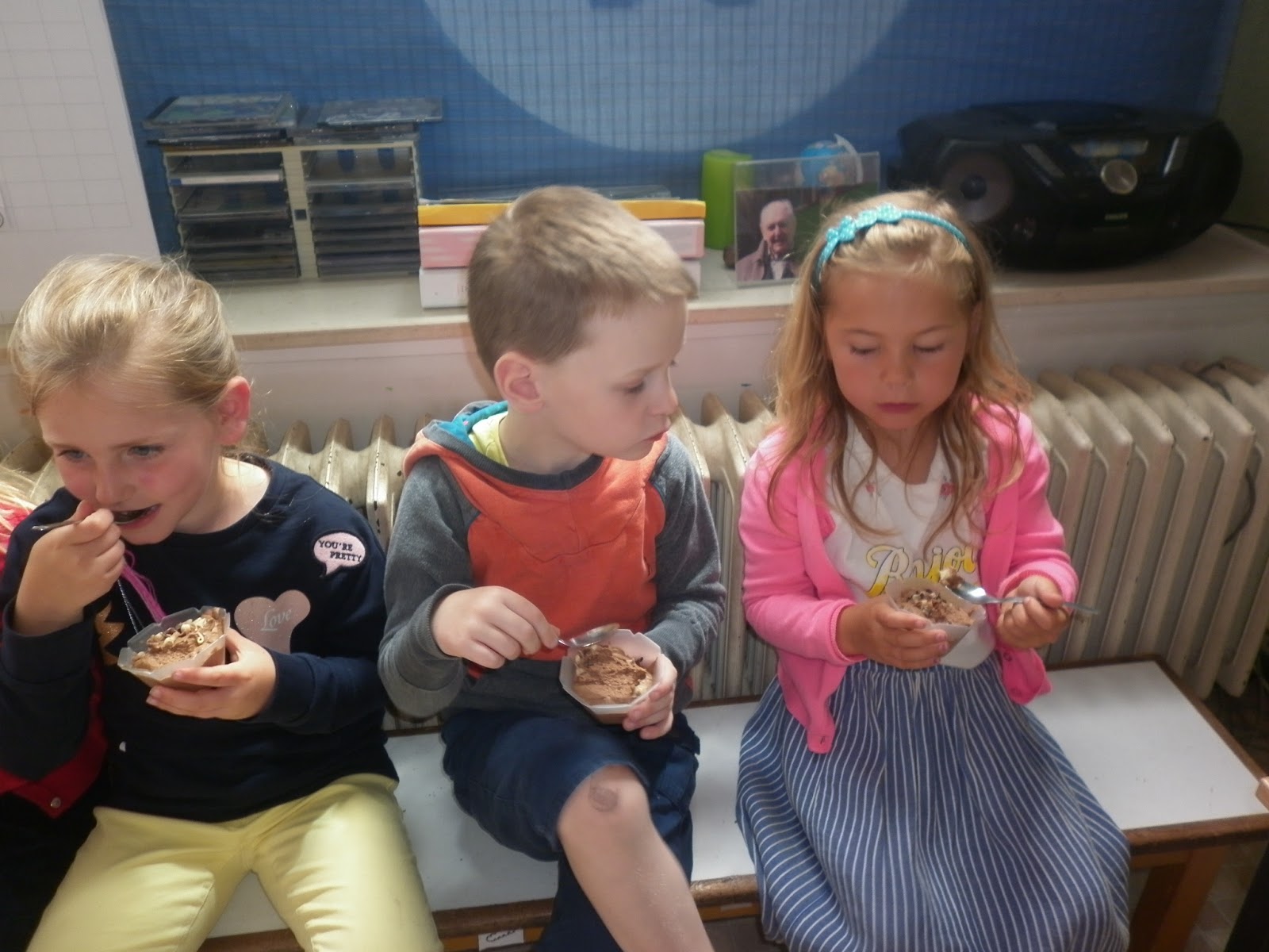 2de en 3de kleuterklas van juf Evelien: Amber wordt 6 in de grote vakantie