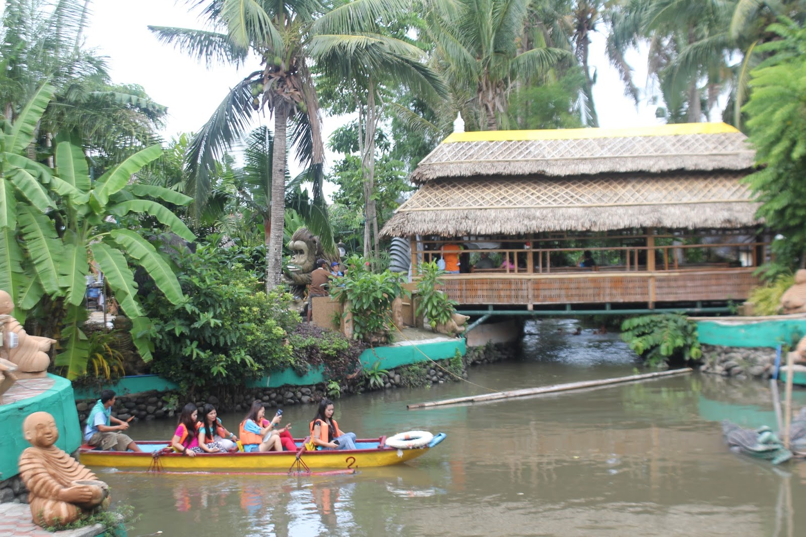 Isdaan Floating Restaurant - Lost in Reveries