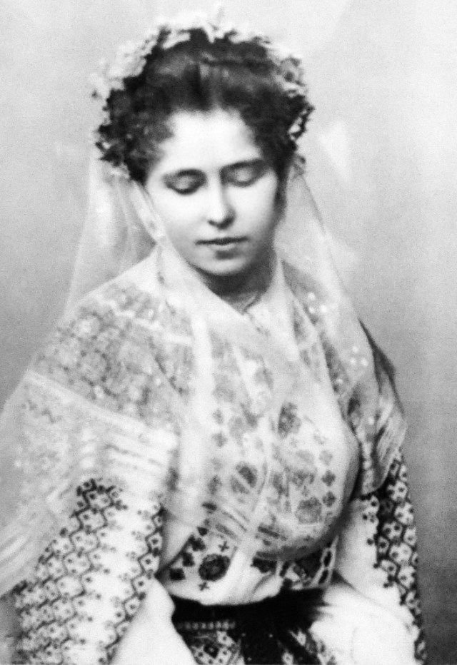 The Last Queen of Romania: 18 Stunning Portraits of Marie of Romania in ...