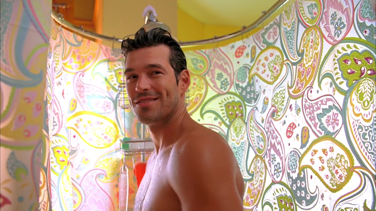 ausCAPS: Eddie Cibrian shirtless in Ugly Betty 3-03 "Crimes Of Fashion"