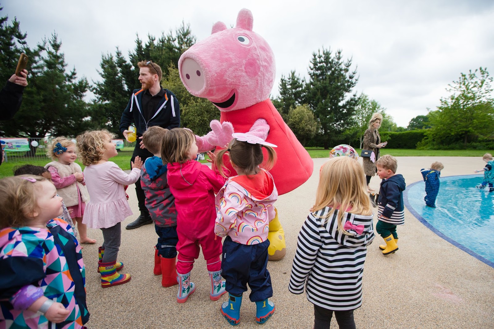 NickALive!: Peppa Pig's Puddle Jumping World Record Attempt Raises Funds for Save the Children UK