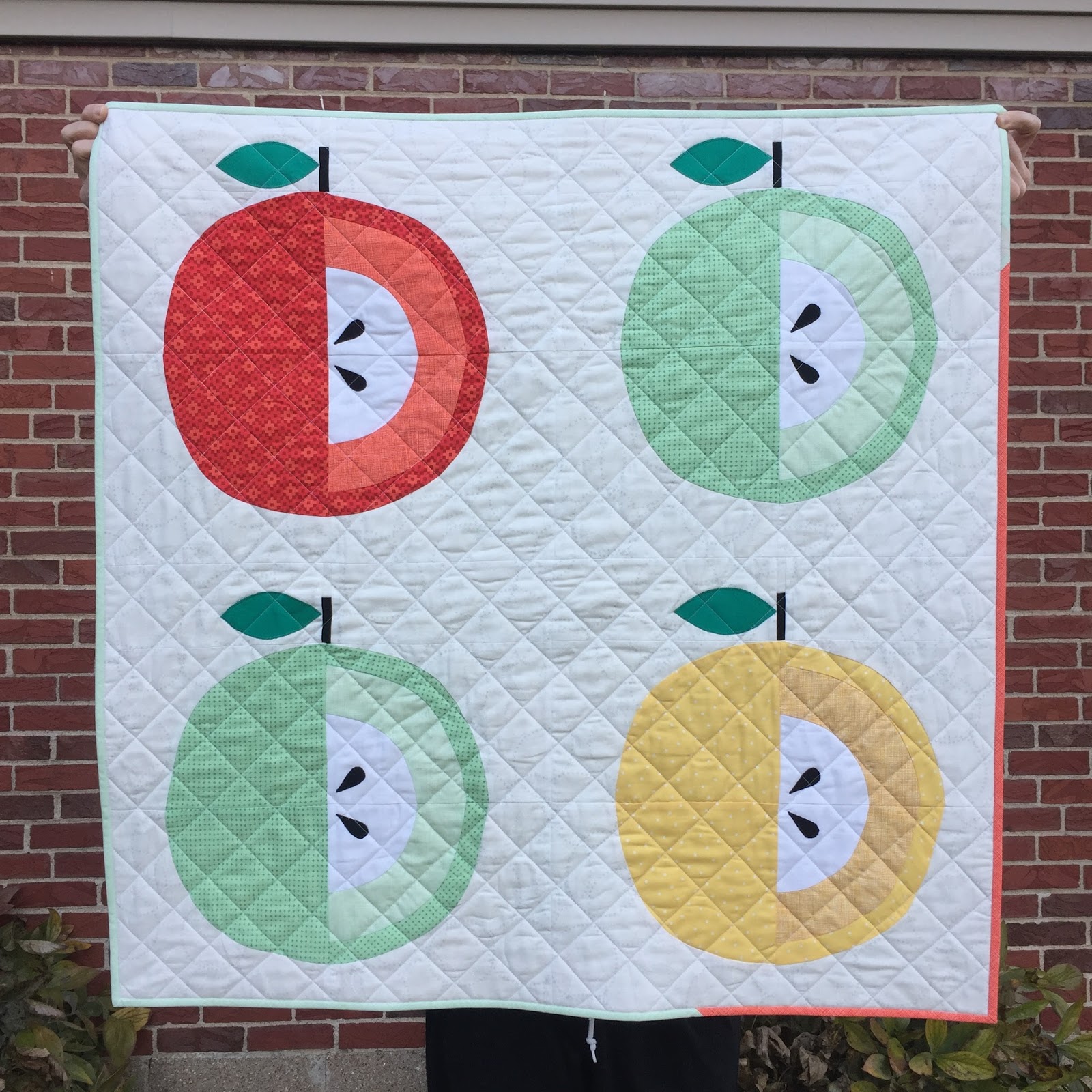 A Blue Sky Kind of Life: Apple Core quilt: A finish!