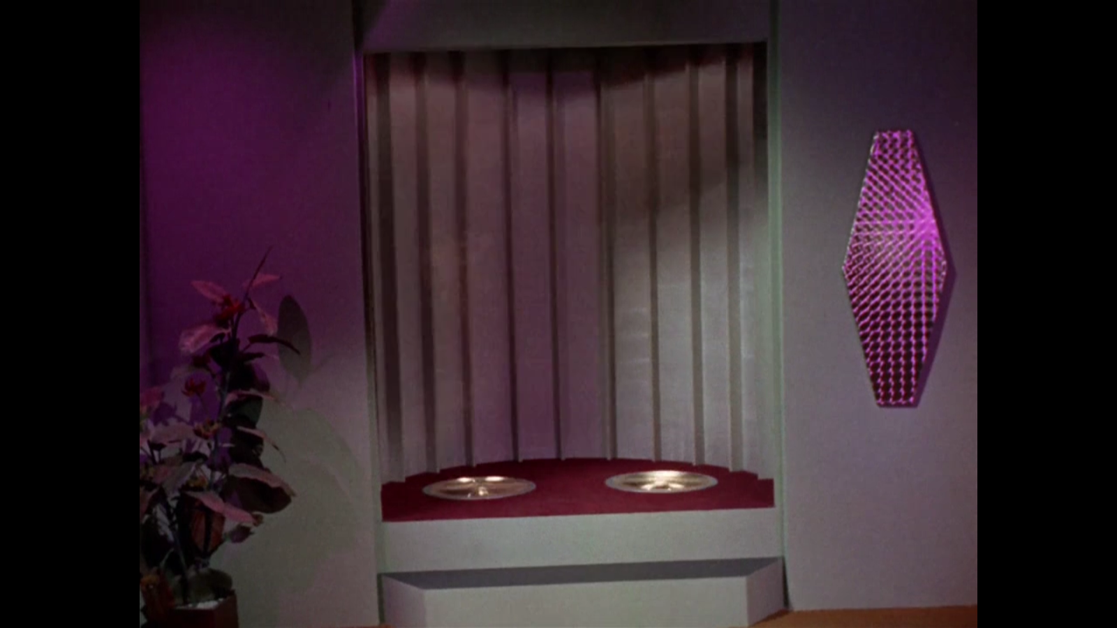 Realm Of Retro : STAR TREK Transporter console