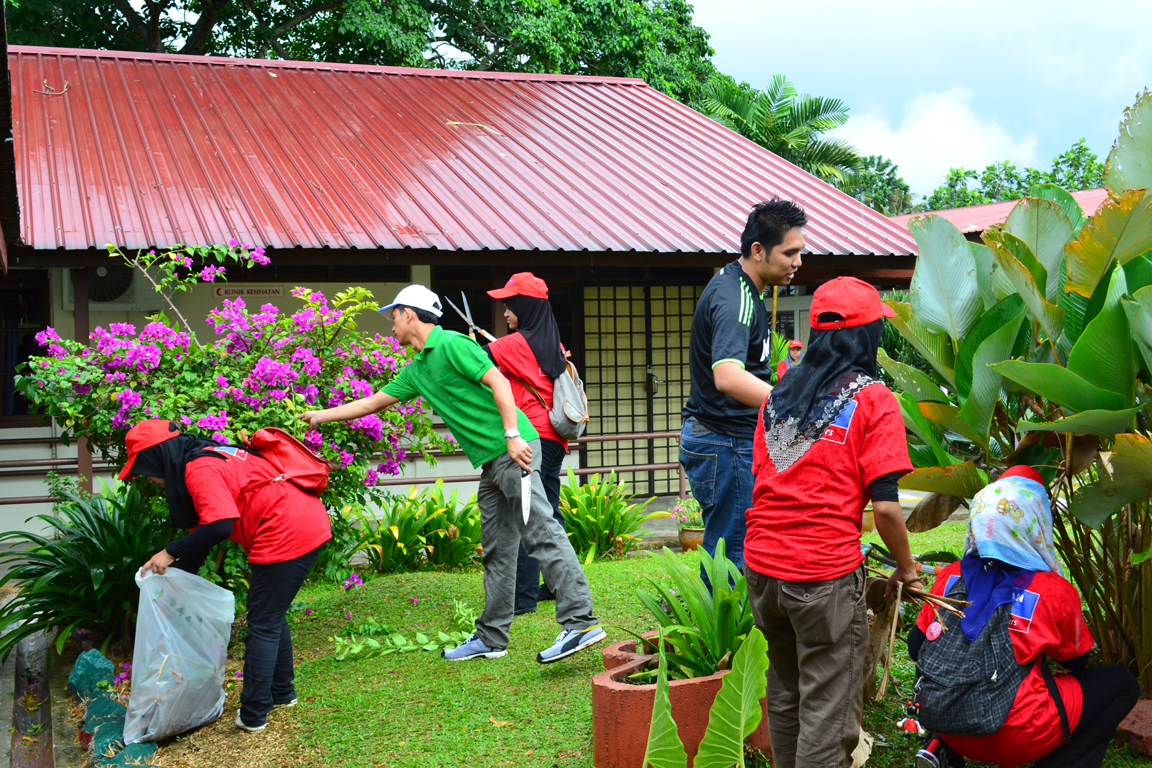 Taman Sinar Harapan Tampoi: Program Gotong Royong Sukarelawan Siswa