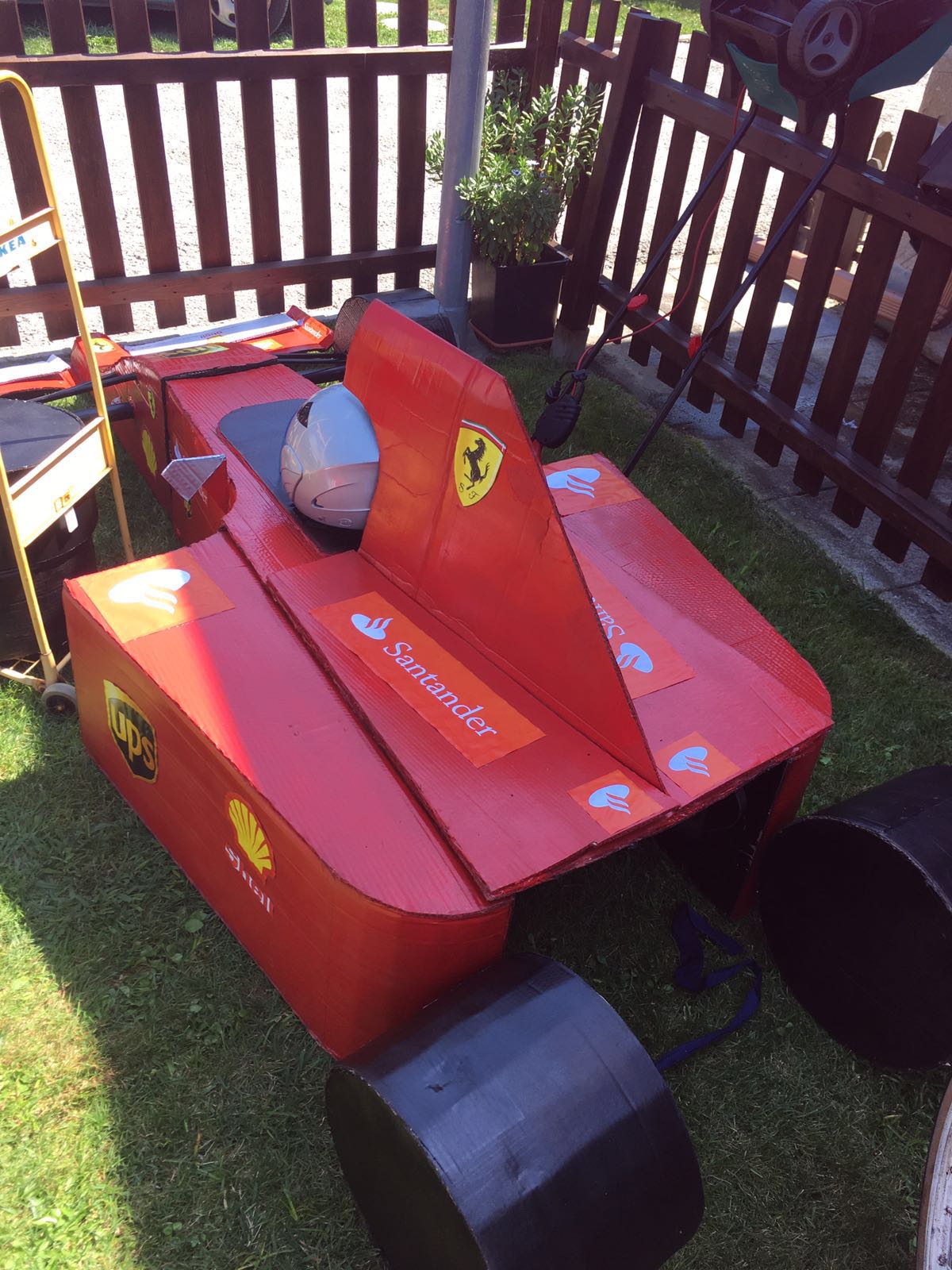 La Factoría de Disfraces: Transformer Fórmula 1 con Cartón