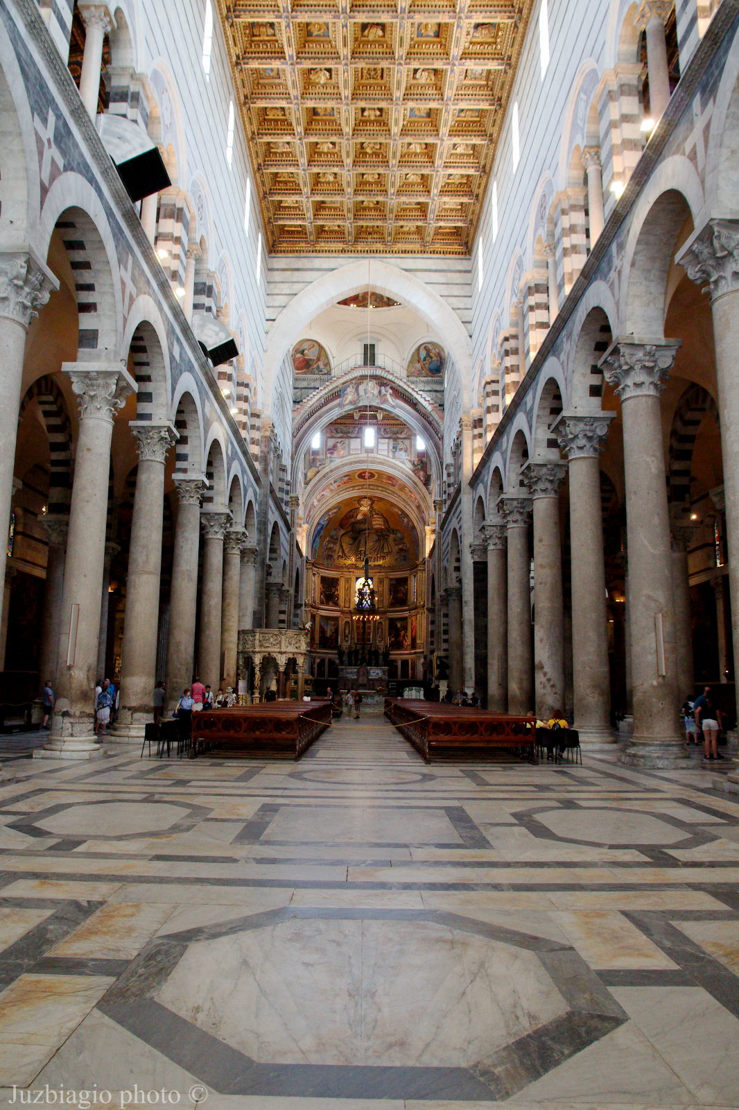 Világunk blog: A legismertebb pisai nevezetesség kevésbé ismert részletei